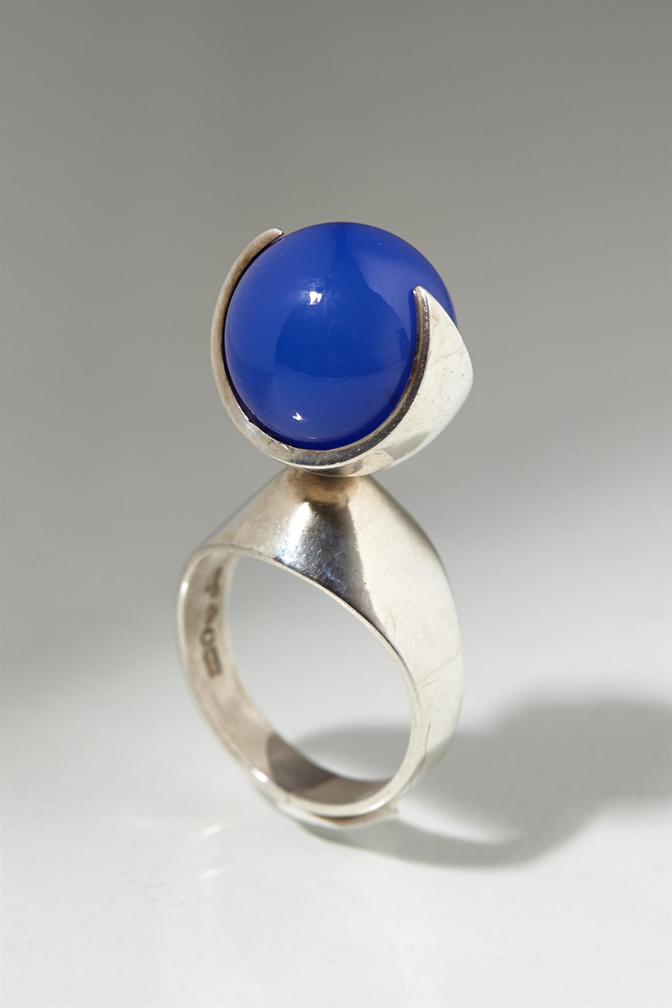 Ring anonymous. Sweden. 1970's. — Modernity
