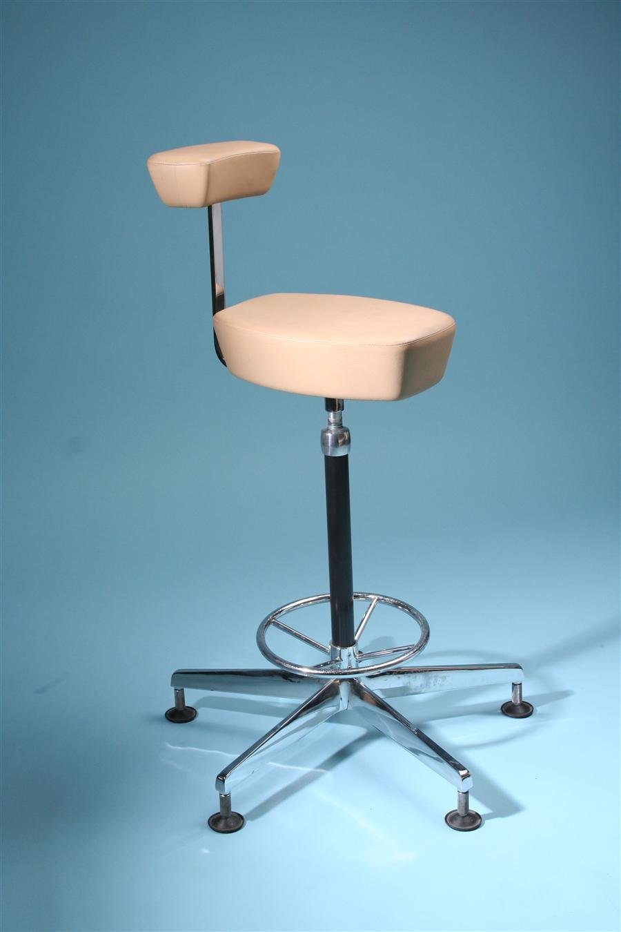 Work stool, Perch. Designed by Georg Nelson for Vitra — Modernity