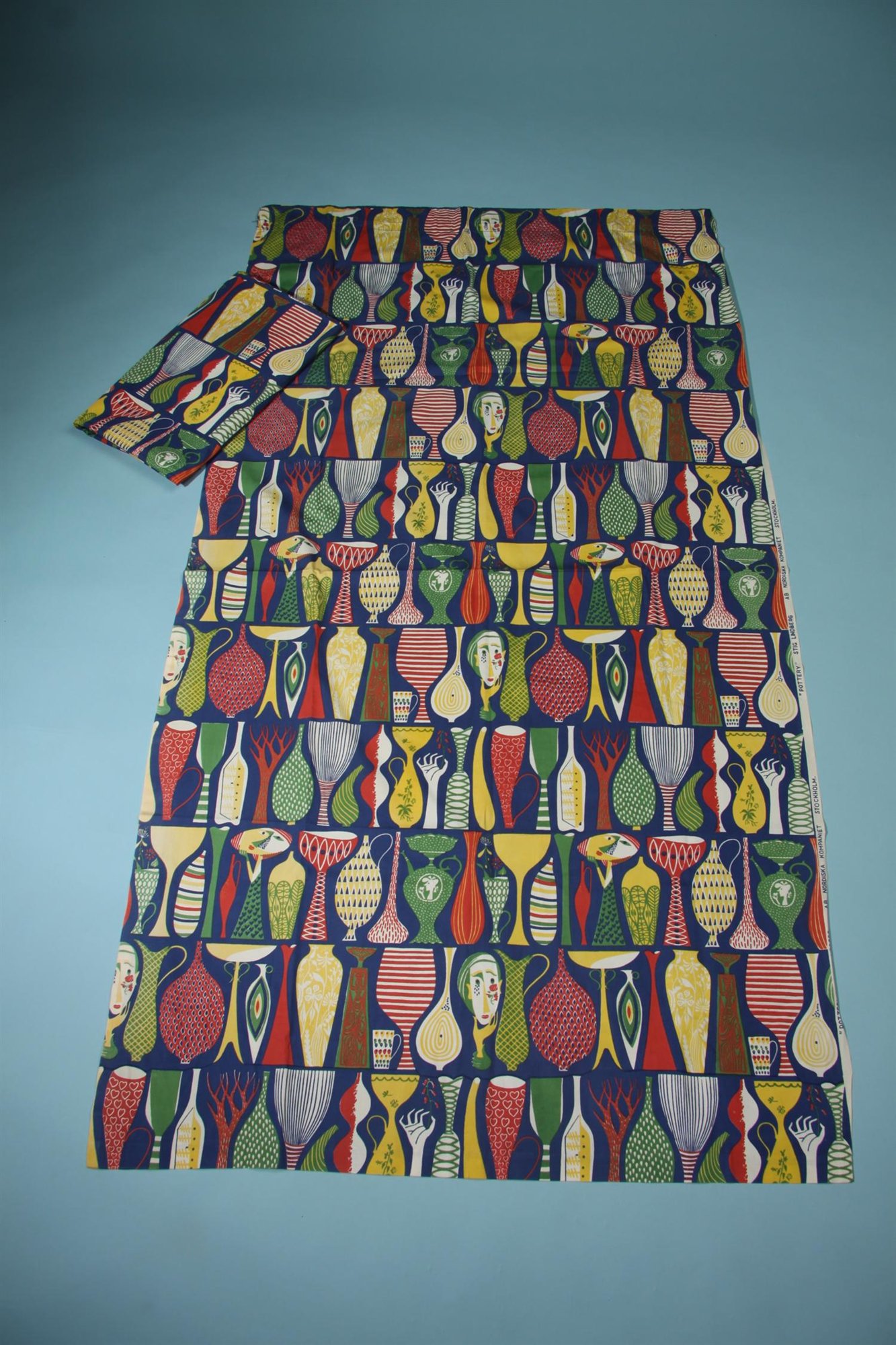 Fabric, pottery. Designed by Stig Lindberg for NK, Sweden. 1950's ...