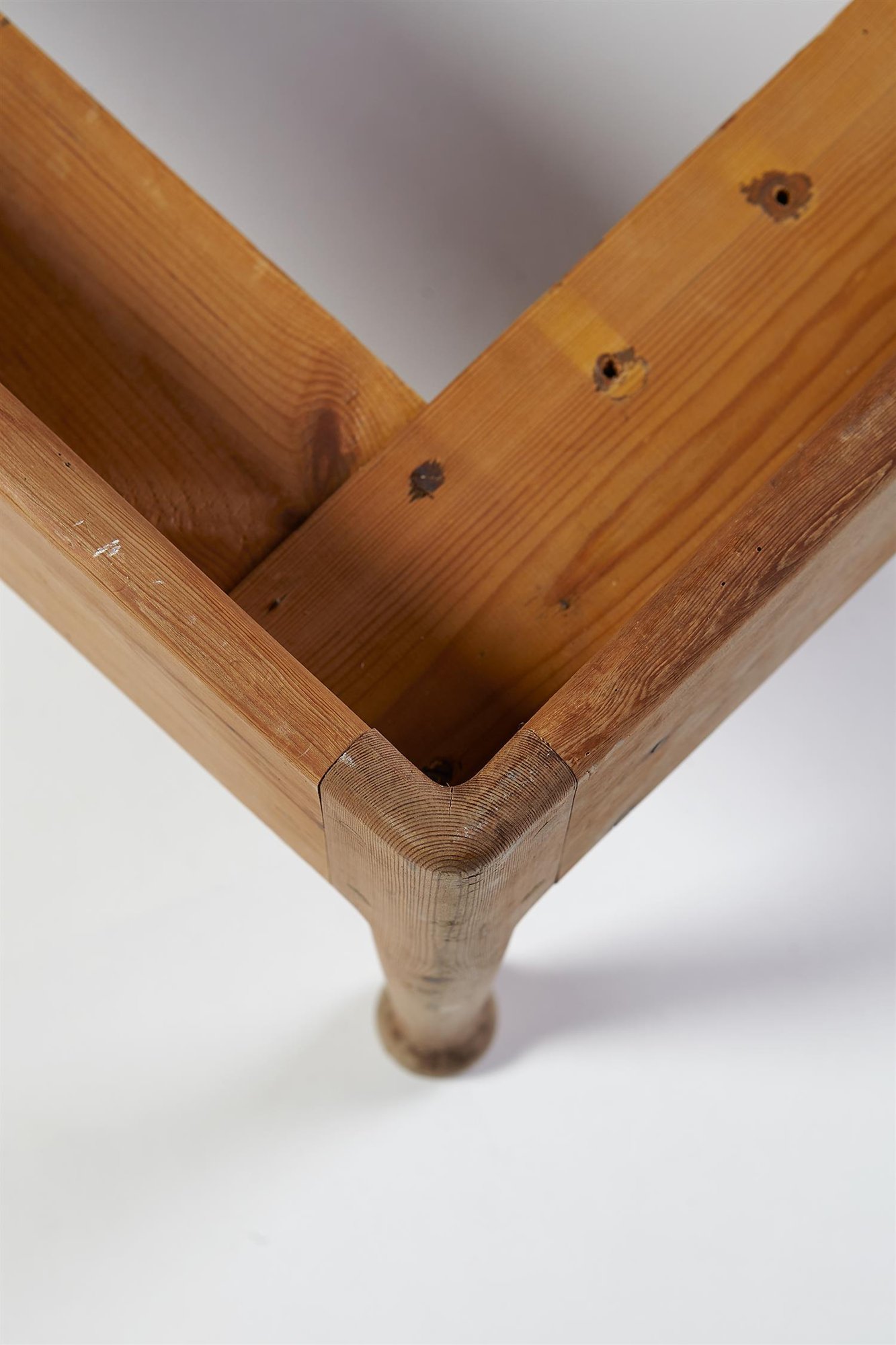 Bed/daybed, designed by Peder Moos, Denmark. 1944/45 — Modernity