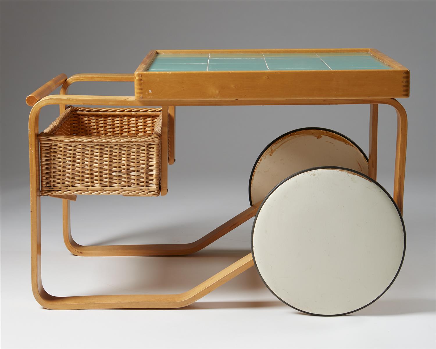 Tea trolley model 900 designed by Alvar Aalto for Artek, — Modernity