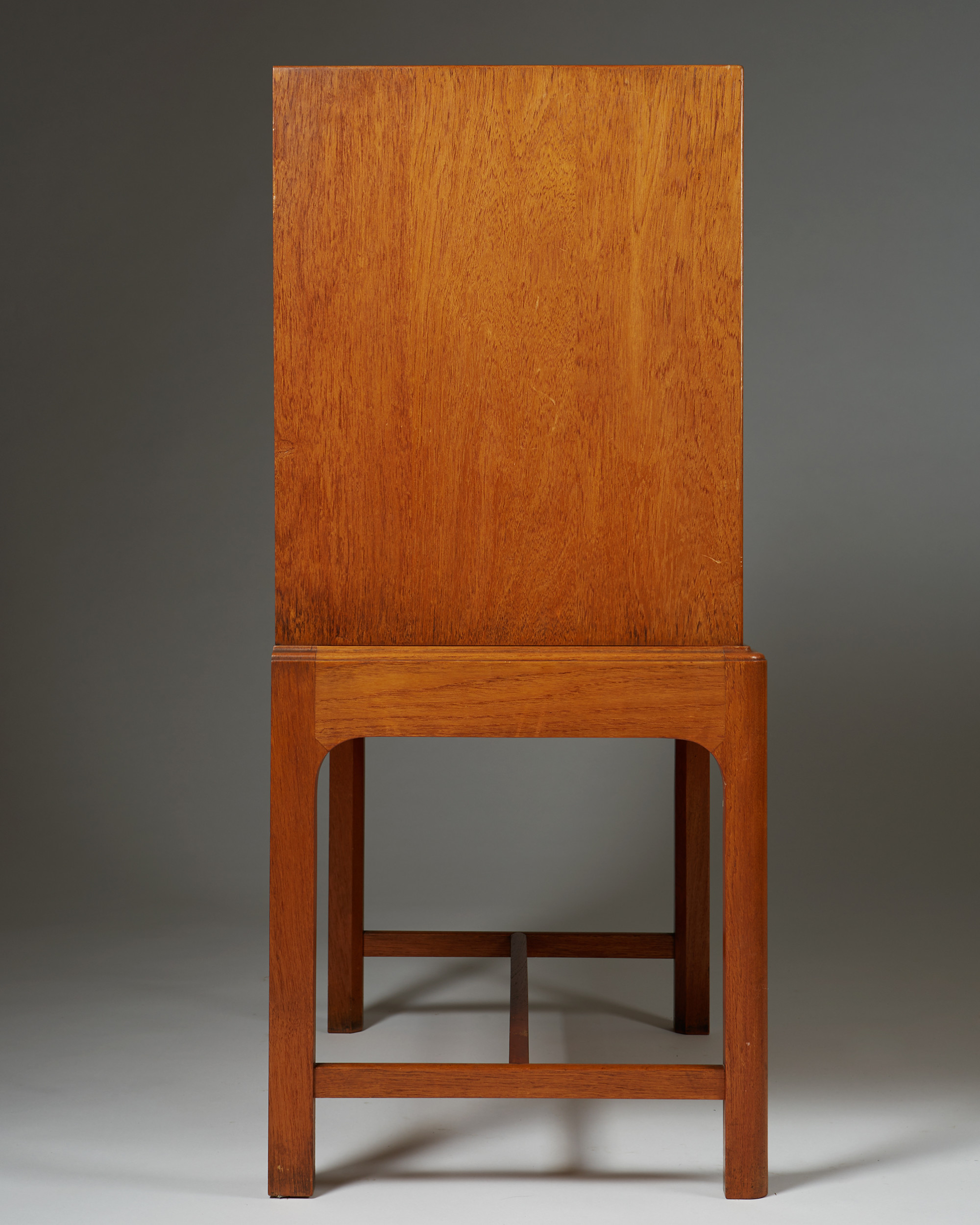 Cabinet on stand made by Rud. Rasmussen, — Modernity
