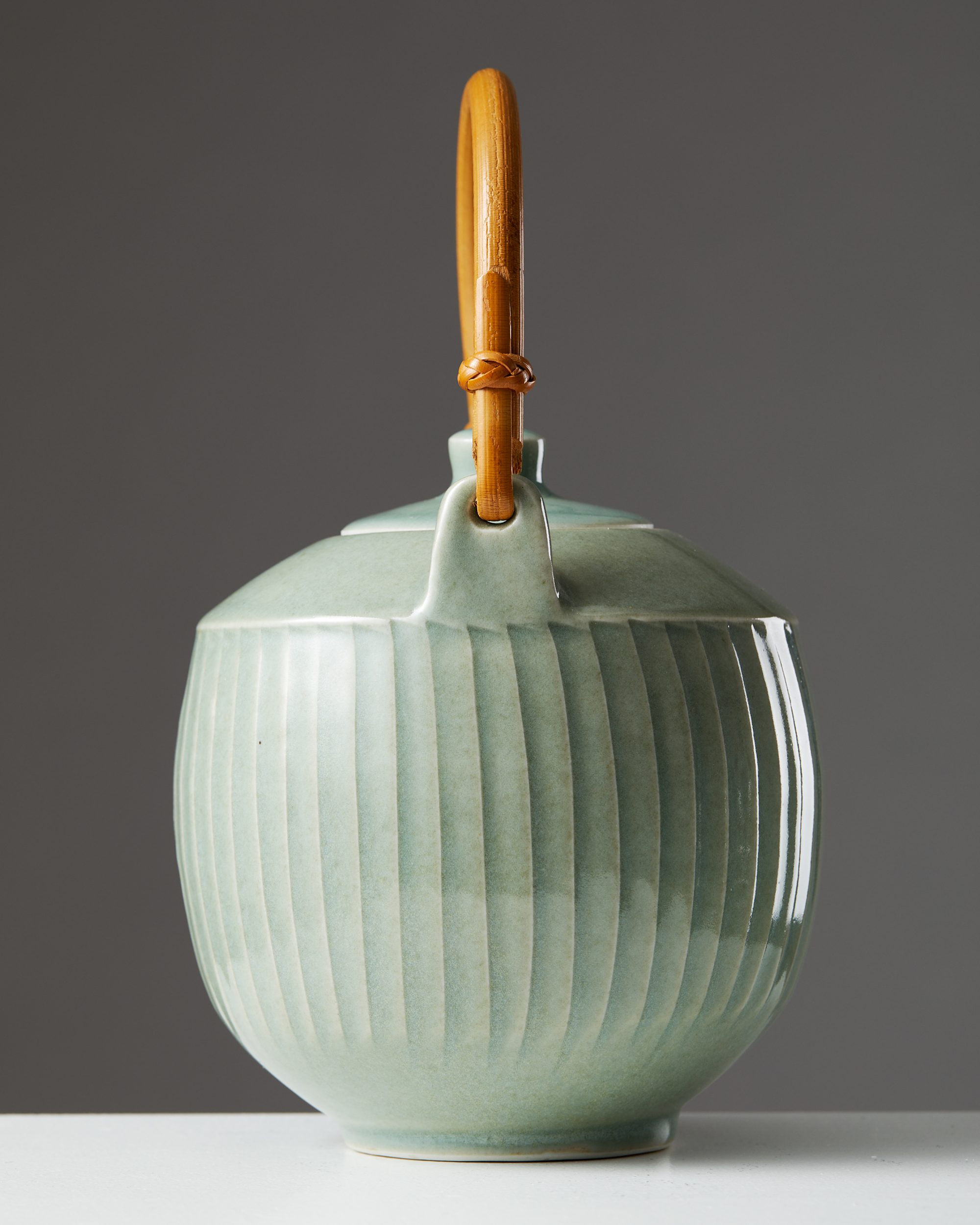 Teapot designed by David Leach, — Modernity